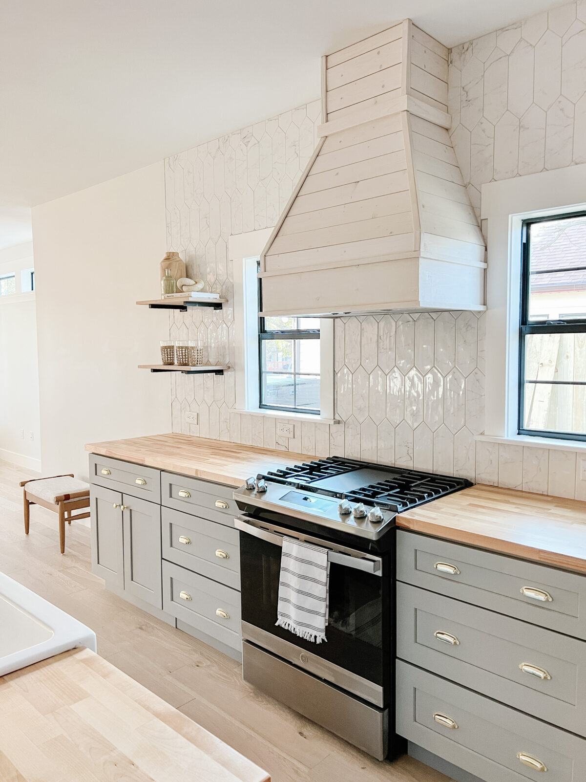 Vent Hood Shapes: Discovering Popular Styles - cottageandkey.com